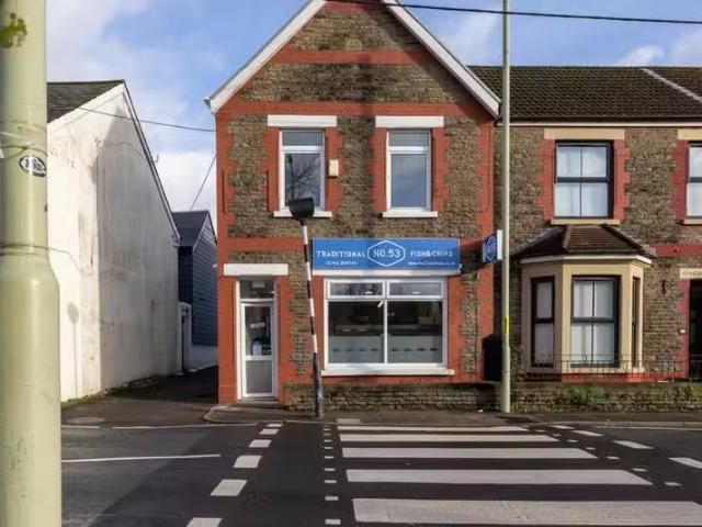 Deal! 1 BA 2 bedroom apartment for rent in Cardiff Road, Taffs.