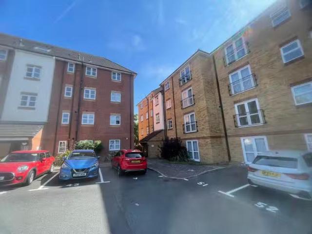Deal! 1 BA 2 bedroom apartment for rent in Carina Court, L17