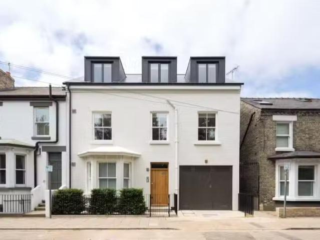 New 1 BA 2 bedroom apartment for rent in Devonshire Road, Camb.