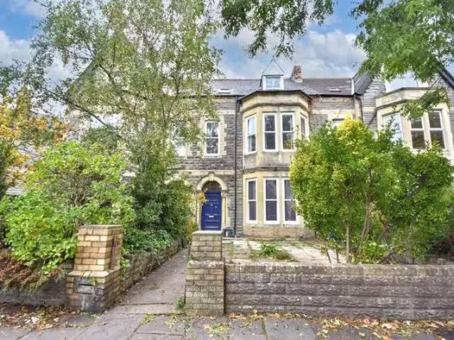 Unique 1 BA 2 bedroom apartment for rent in Flat 4 19 Victoria.