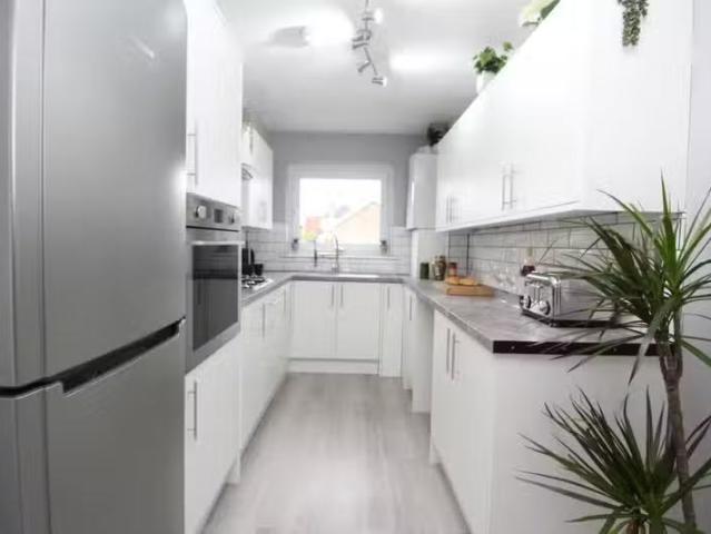 New 1 BA 2 bedroom apartment for rent in Foxgrove Road, Becken.