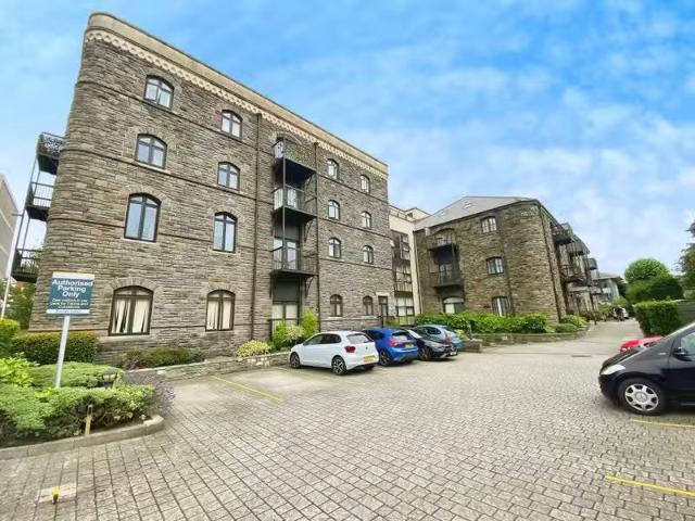 New 1 BA 2 bedroom apartment for rent in Lloyd George Avenue.