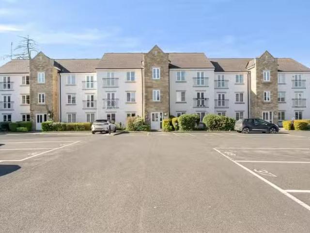 Cozy 1 BA 2 bedroom apartment for rent in Low Road Close, bird.