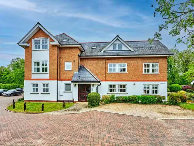 New 1 BA 2 bedroom apartment for rent in Poets Court, Harpende.