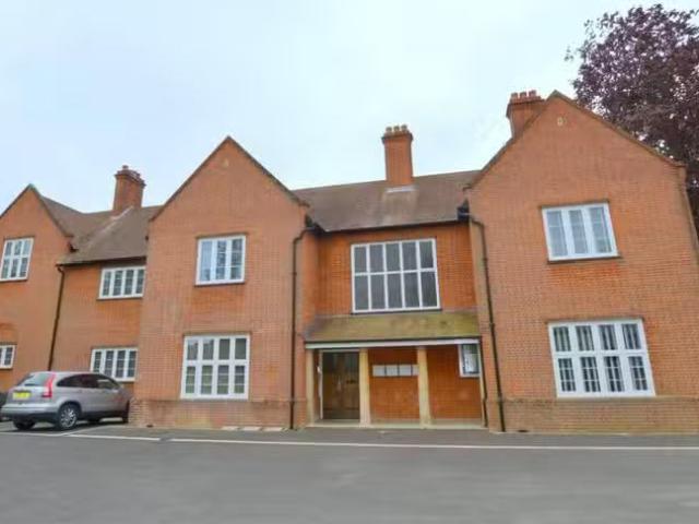 Rental! 1 BA 2 bedroom apartment for rent in Red Gables, Trowb.