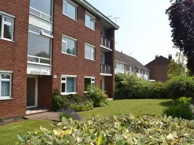 Charming 1 BA 2 bedroom apartment for rent in Richmond Court.