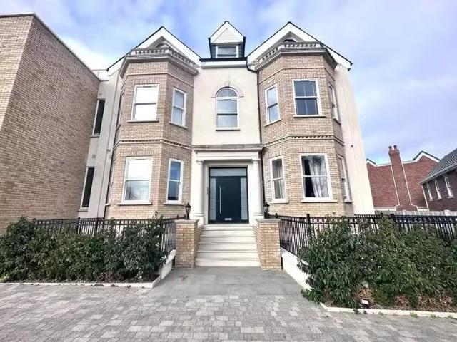 Rental! 1 BA 2 bedroom apartment for rent in Rowantree Road, E.