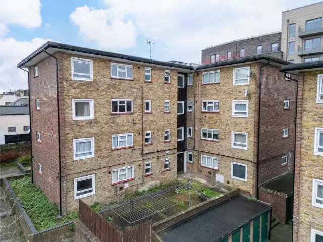 Charming 1 BA 2 bedroom apartment for rent in St. Andrews Cour.