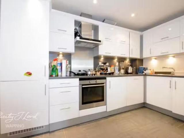 Deal! 1 BA 2 bedroom apartment for rent in Wapping Lane, Londo.