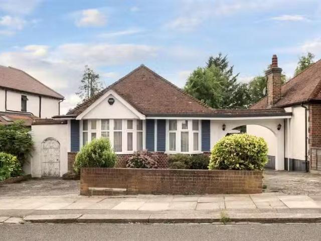 Deal! 1 BA 2 bedroom bungalow for rent in Stoneyfields Gardens.