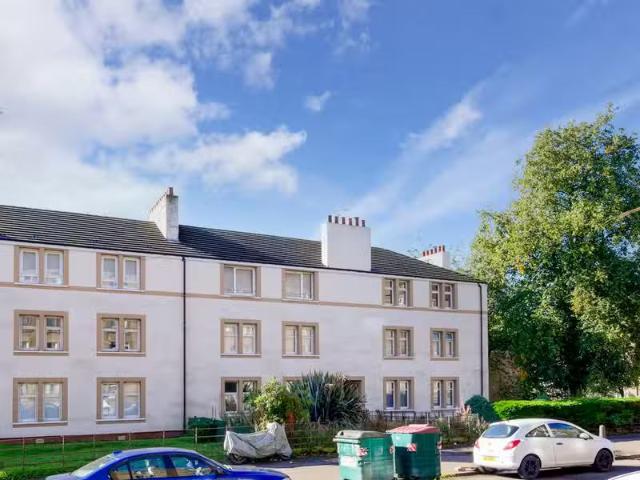 Unique 1 BA 2 bedroom ground floor flat for rent in Clepington.