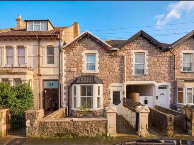 New 1 BA 2 bedroom ground floor flat for rent in Clifton Road.