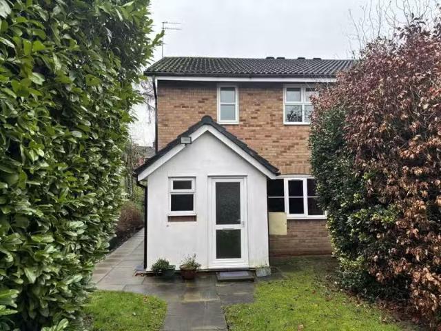 Just in! 1 BA 2 bedroom ground floor flat for rent in Avebury.