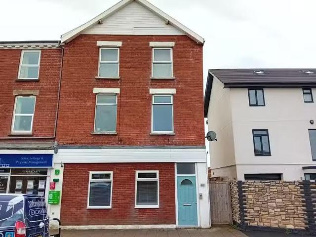 Cheap 1 BA 2 bedroom ground floor flat for rent in Beach Road.