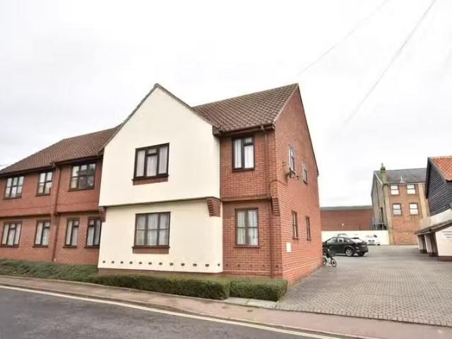 New 1 BA 2 bedroom ground floor flat for rent in Old Market Co.