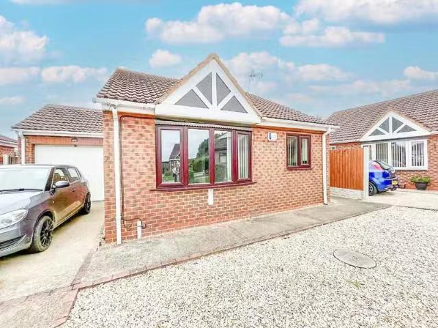 For Rent! 1 BA 2 bedroom detached bungalow for rent in Mill La.