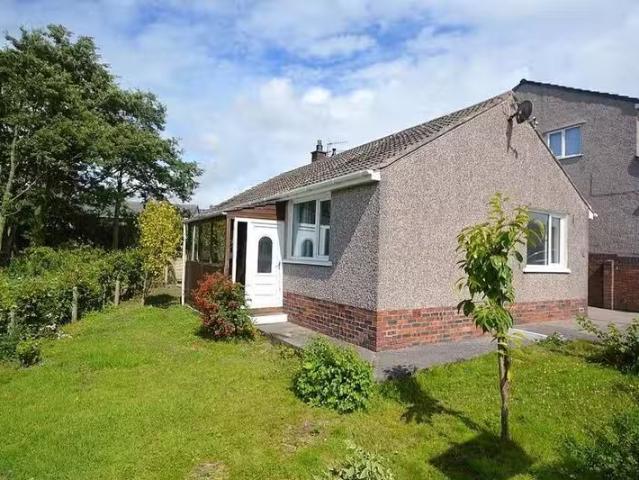 Charming 1 BA 2 bedroom Detached Bungalow to rent, Windsor Cou.