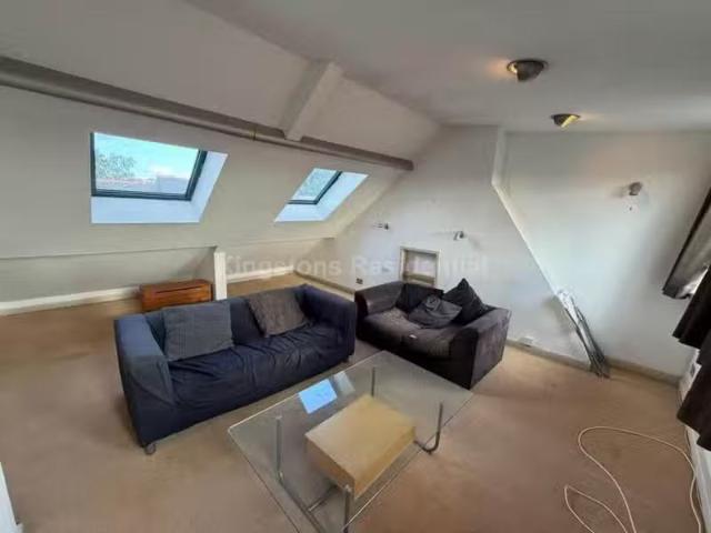 Just in! 1 BA 2 bedroom duplex for rent in Kings Road, Canton.