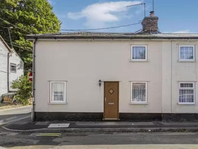 Deal! 1 BA 2 bedroom end of terrace house for rent in Chauntry.