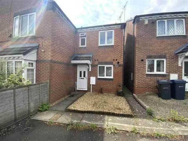 Nice 1 BA 2 bedroom end of terrace house for rent in Grattidge.