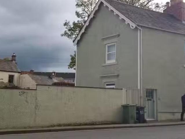 Rental! 1 BA 2 bedroom end of terrace house for rent in Market.