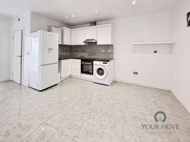 Cheap 1 BA 2 bedroom Flat to rent, Croydon Road, Beddington, C.