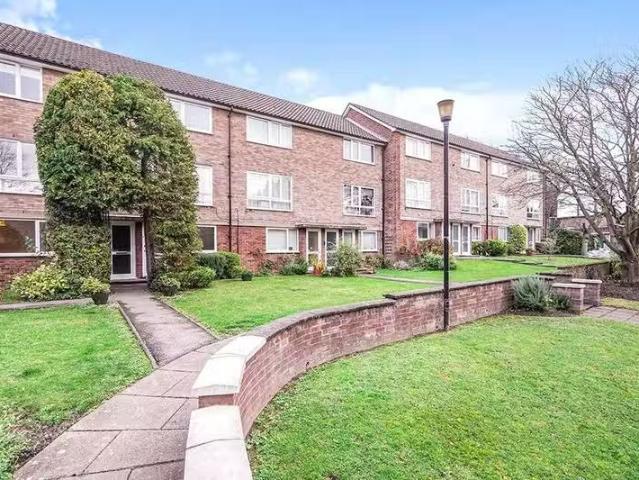 Rental! 1 BA 2 bedroom Flat to rent, Langley Park Road, Sutton.