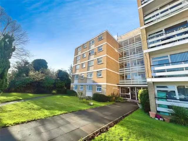 Nice 1 BA 2 bedroom Flat to rent, Shirley Road, Wallington, SM.