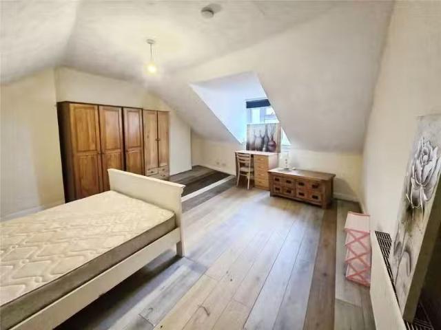 Just in! 1 BA 2 bedroom Flat to rent, Somers Road, Southsea, P.