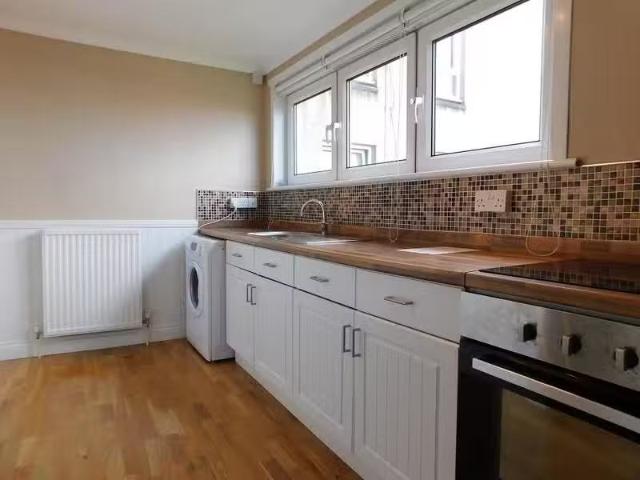 Cozy 1 BA 2 bedroom flat for rent in 64, Longstone Street, Edi.