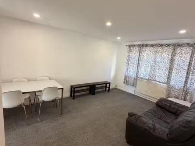 Nice 1 BA 2 bedroom flat for rent in 6 Odell Place, Edgbaston.