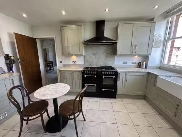 New 1 BA 2 bedroom flat for rent in 8 Granville Road, Lower Me.