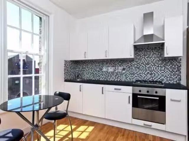 Charming 1 BA 2 bedroom flat for rent in 292 The High Way, Wap.