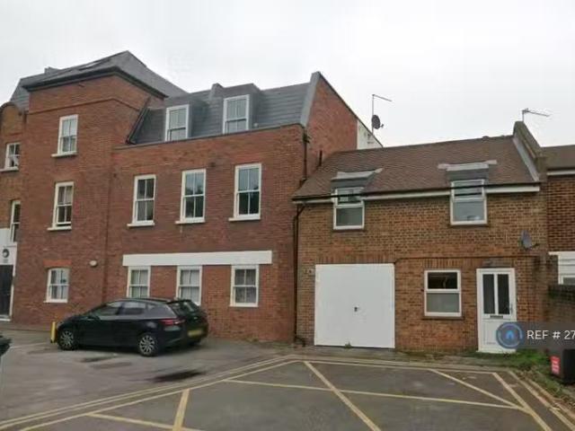 New 1 BA 2 bedroom flat for rent in Weybourne House, Chertsey.