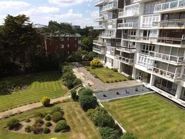 New 1 BA 2 bedroom flat for rent in Admirals Walk, Westcliff R.