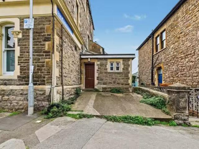 New 1 BA 2 bedroom flat for rent in Alexandra Road, Clevedon.