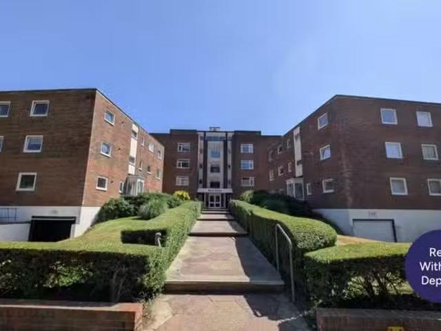 Rental! 1 BA 2 bedroom flat for rent in Beach Marine, The Rivi.