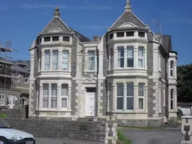 Deal! 1 BA 2 bedroom flat for rent in Beach Road, Weston Super.