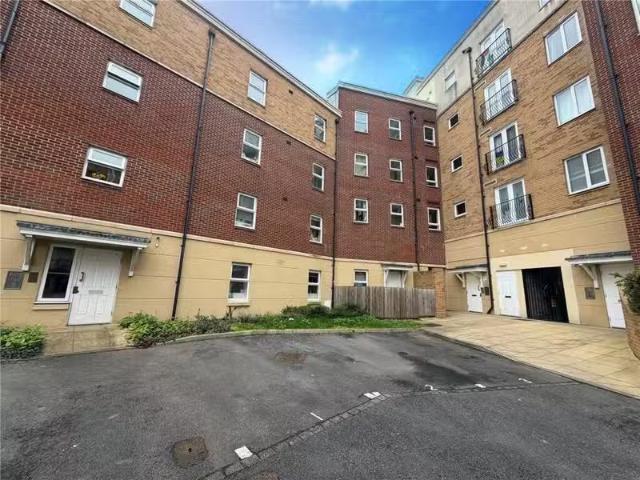 Charming 1 BA 2 bedroom flat for rent in Boot Lane, Bristol, S.