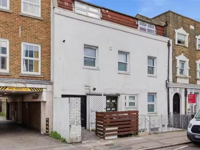 Just in! 1 BA 2 bedroom flat for rent in Brooksby's Walk, Lond.