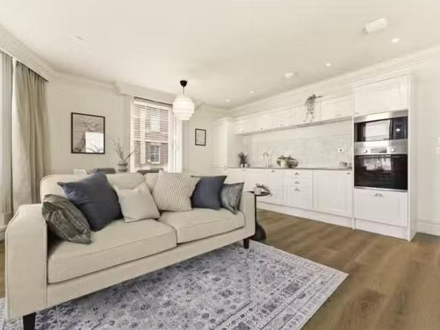 For Rent! 1 BA 2 bedroom flat for rent in Bute Street, Cardiff.