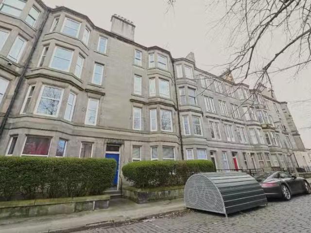 Deal! 1 BA 2 bedroom flat for rent in Connaught Place, Trinity.