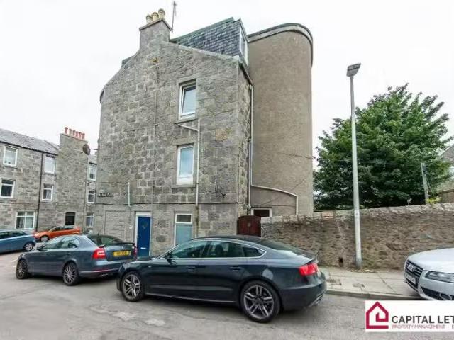 Rental! 1 BA 2 bedroom flat for rent in Colville Place, Aberde.