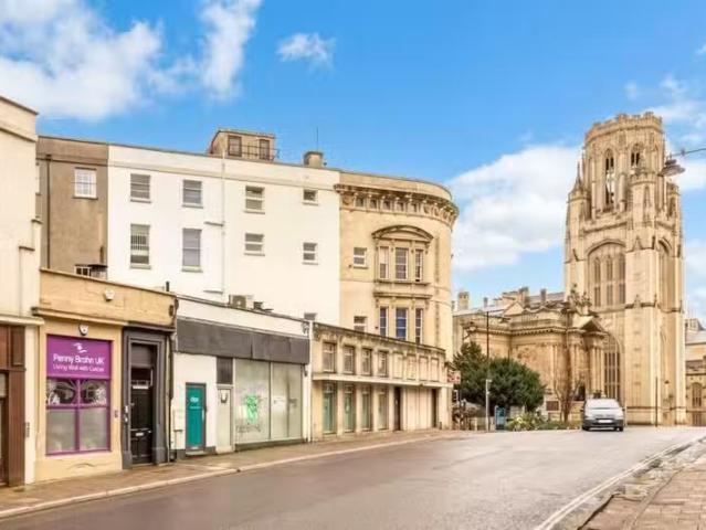 New 1 BA 2 bedroom flat for rent in Clifton, Triangle South, B.