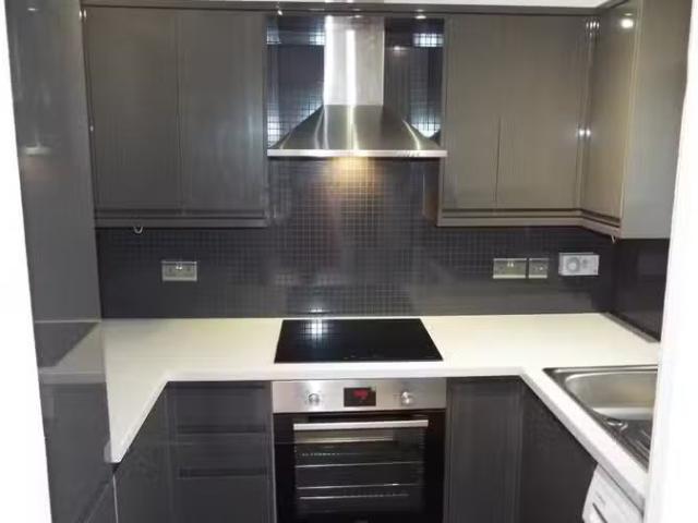 Cheap 1 BA 2 bedroom flat for rent in Crawley Court, Gravesend.