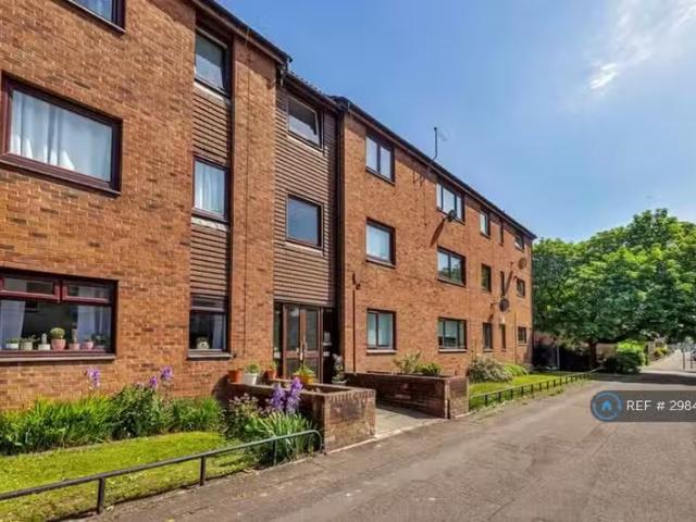 Unique 1 BA 2 bedroom flat for rent in Dumbarton Road, Glasgow.
