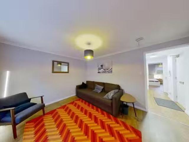 For Rent! 1 BA 2 bedroom flat for rent in Elbe Street, Edinbur.