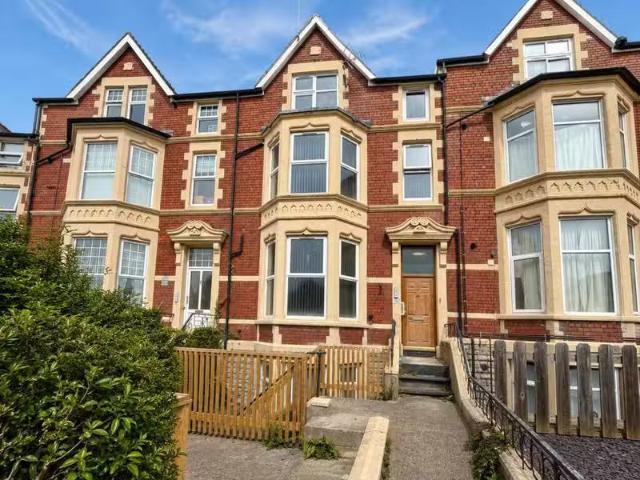 Charming 1 BA 2 bedroom flat for rent in Flat B GF Kingsland.