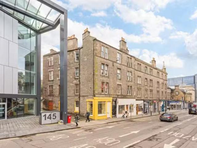 Cozy 1 BA 2 bedroom flat for rent in Flat 8, Morrison Street.