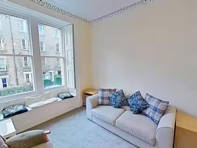 Charming 1 BA 2 bedroom flat for rent in Glen Street, Edinburg.